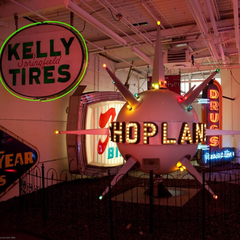 The American Sign Museum: A Visit to the Bright Side | Haus & Home